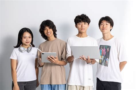 銘傳大學 著眼於人工智慧快速發展帶來產業變革，銘傳大學 率先全台推出「vibe Coding」學分學程，首創以自然語言驅動ai生成程式的