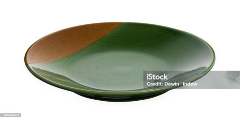 빈 세라믹 플레이트 클리핑 경로가있는 흰색 배경에 분리 된 갈색 패턴의 녹색 접시 0명에 대한 스톡 사진 및 기타 이미지 0명 가장자리 갈색 Istock