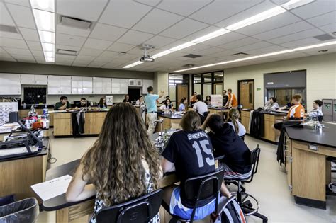 Science Classroom Breaks Boundary Between Lecture And Lab