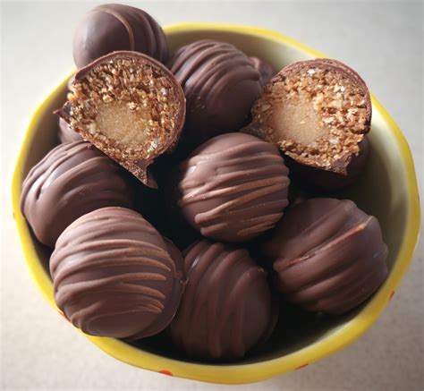 Апетитът идва с яденето Шоколадови бонбони с бадемов марципан