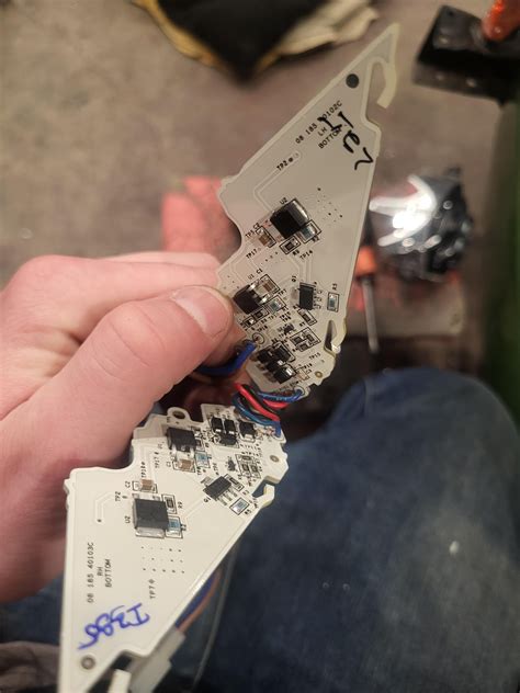 Is There A Small Electronic Component That Is Similar To A Transistor However Naturally Closed