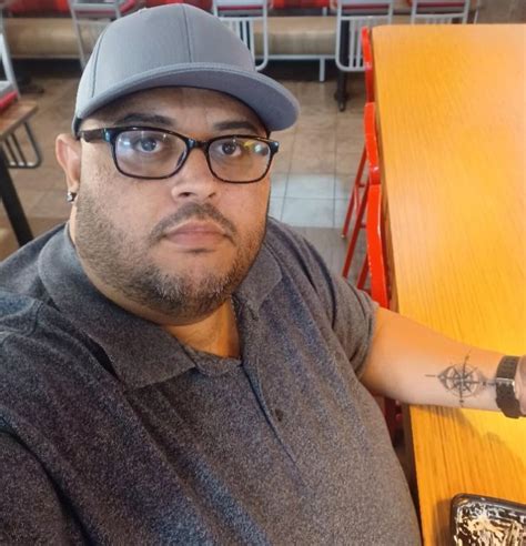 Chico Busca A Chico Relaci N Seria Toa Baja