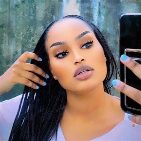 Lyne Roselyne On Threads