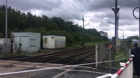 Lner Class 91115 Blaydon Races Passing Dam Dykes Level Crossing Youtube