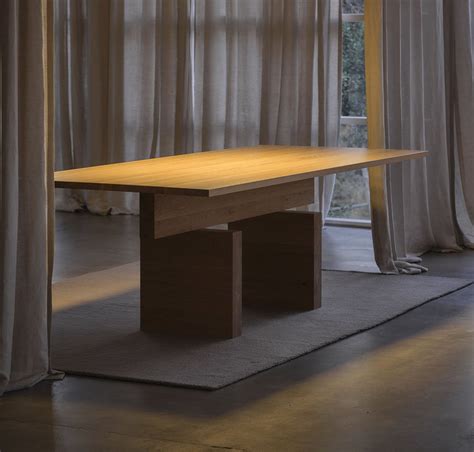 Plane Dining Table Matter