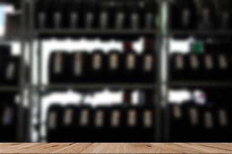 차고에 자동차 휠입니다 자동차 수리 서비스에의 차량 타이어 자동차가 게에서 타이어 검은색에 대한 스톡 사진 및 기타 이미지 검은색 고무 교통수단 Istock