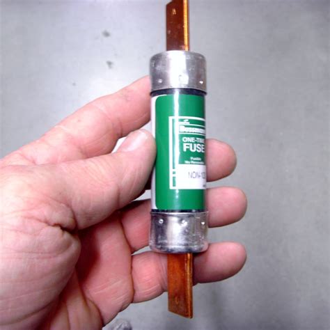 How To Fix A Broken Fuse Holder In Car