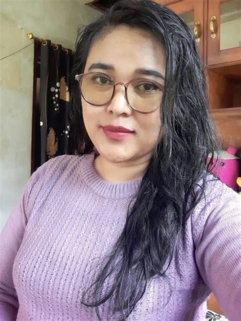 Pin Oleh Iqbal Burka Pe Di Tante Gadis Berjilbab Wanita Mode Wanita