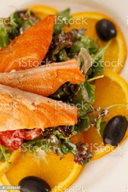 접시 전통에 배열 하는 야채와 연어 요리 우아한 부드러운 빛으로 선택적 포커스 설정에 0명에 대한 스톡 사진 및 기타 이미지 0명 개체 그룹 건강한 식생활 Istock