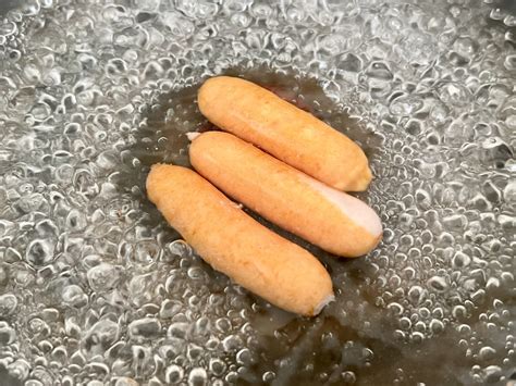 ソーセージの美味しい焼き方とは 焼き方の種類や冷凍も美味しく焼く方法を紹介 料理・レシピ 【be Pal】キャンプ、アウトドア、自然派