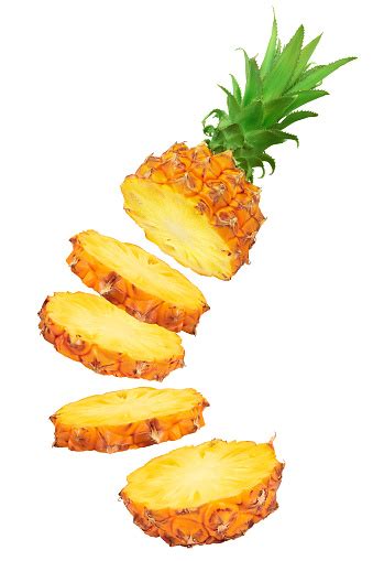필드의 전체 깊이와 흰색 배경에 고립 된 떨어지는 파인애플 슬라이스 과일에 대한 스톡 사진 및 기타 이미지 과일 날기 노랑 Istock