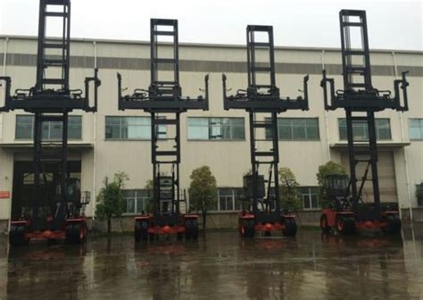 중국 사용자 정의 45 톤 리치 스태커 제조 업체 및 공장 Socma