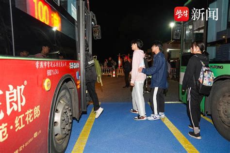 公交专线守护放学路 常熟开通4条高中夜间校园快线周边车辆问题
