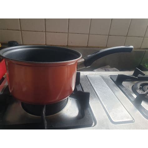 紅色單柄湯鍋燉鍋原價2000多義大利品牌精緻鐵鍋鑄造質感佳經久耐用電磁爐瓦斯爐均可內鍋有瑕疵見圖介意者請勿 蝦皮購物