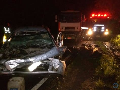 Acidente Entre Carro E Caminhão Deixa 6 Mortos E Um Ferido Grave Em
