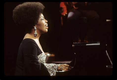 Roberta Flack Enduring Songstress Dies At The Age Of 88 Abc News