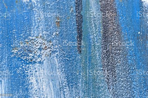 여러 가지 색깔의 얼룩과 줄무늬로 그려진 금속 표면은 단정치 못한 갈색에 대한 스톡 사진 및 기타 이미지 갈색 거친 고풍스런 Istock