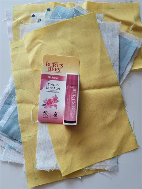 발색이 부드러운 버츠비 틴티드 립밤 히비스커스 내돈내산 네이버 블로그