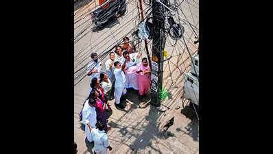 Cables Oppn Councillors Remove Dangling Cables Kochi News Times Of India