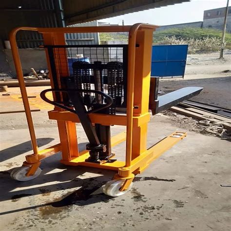 Mild Steel Hydraulic Roller Stacker For Goods Lifting Capacity 2 Ton