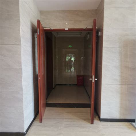 入户门对消防箱大山谷图库