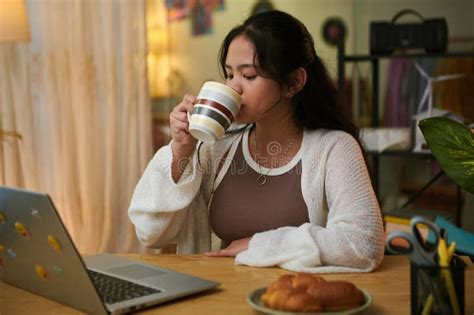 Teenage Girl Coding On Laptop Stock Image Image Of Computer Coding 315779001