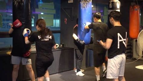 시흥 대야 복싱 신천동 복싱 한복싱 시흥복싱 한복싱 한복싱에서는 코치님과의 미트 트레이닝 뿐 아니라 공격 기술 디펜스 기술 등 상대방의 스타일과 강약점에 따른