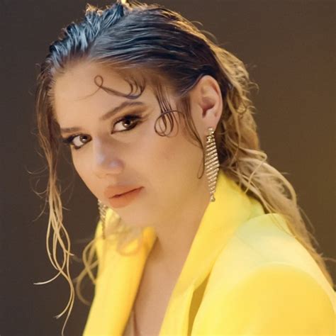 Beyza Bakırcı “eskimiyormuş” Söz Müzik