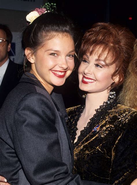 Ashley Judd Says She Re Enrolled Herself In Therapy After Photos From