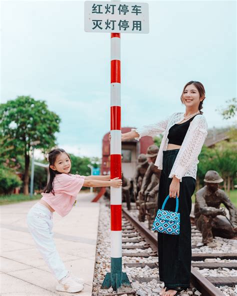 Phoebe Sin 明天開學啦~~~~~~~~🤭 呢個暑假話咁快就過完 童年好短暫🥹 希望你長大之後 朦朦朧朧嘅記憶入面，係填滿左幸福🧩 前排帶quinta 去咗佛山鐵路文化公園🚞 公園