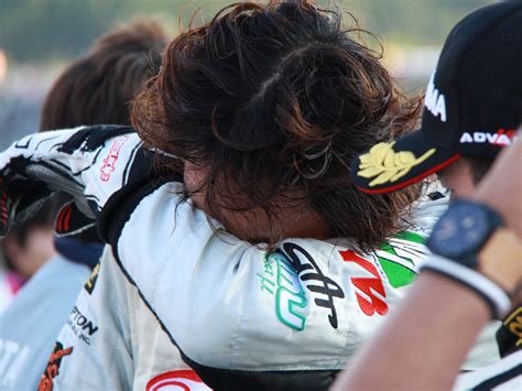 初音ミク優勝。谷口信輝、感動の男泣き【痛車 スーパーgt2011第8戦ツインリングもてぎ】