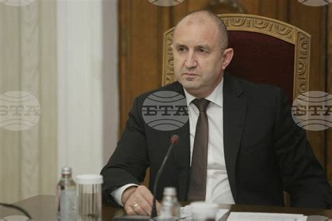 Президентът Румен Радев обсъди в телефонен разговор с емира на Катар възможностите за развитие