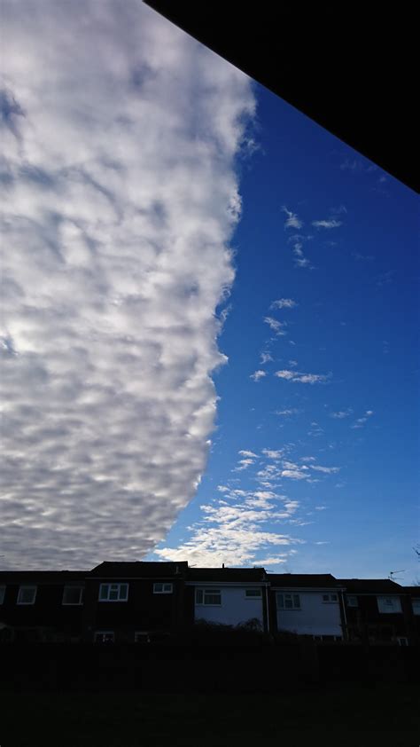 Sky Didnt Render Properly In Crawley This Afternoon Rcasualuk