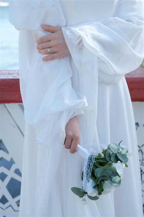 고요한 꽃 꽃꽂이 끈 낭만적인 럭셔리 레이스 디테일 로맨스 몽환 미묘한 미술 부드러운 조명 부케 분홍색 뷰티 샷 섬세한 스타일 헤어 스튜디오