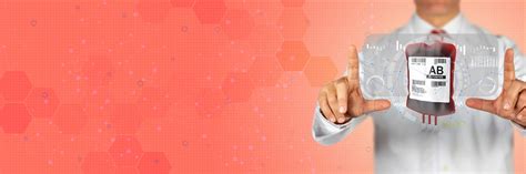 닥터는 Hud 그래픽 인터페이스 앞에 3d Ab Rh 혈액 가방 개체를 보유하고 큰 카피 스페이스와 산호 색상 높은 기술 배경 2019년에 대한 스톡 사진 및 기타 이미지