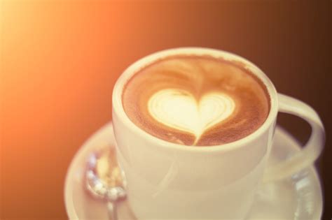 하트 모양의 우유 거품이 있는 카푸치노 커피 의 화이트 컵 0명에 대한 스톡 사진 및 기타 이미지 0명 갈색 라떼 Istock