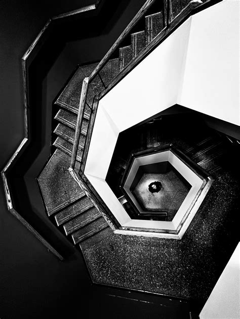 나선형 계단의 흑백 사진 사진 Unsplash의 무료 에 이미지