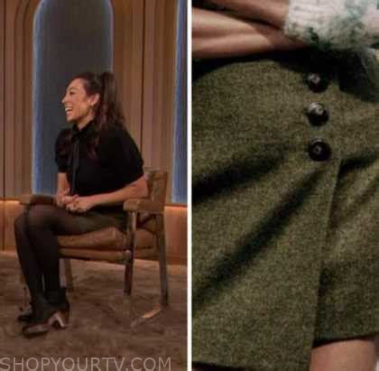 Drew Barrymore Show November 2022 Joanna Gainess Green Tweed Wrap