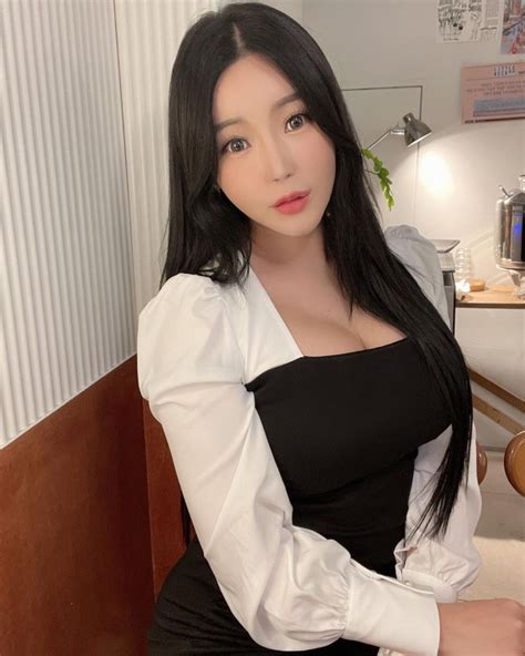 Laysha Goeun 레이샤고은 Posted On Instagram 사진 Selfie Daily