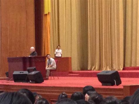九旬院士人民大会堂站着做报告 学生睡倒一片 生物探索