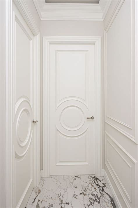 Белые межкомнатные двери ตกแต่งภายใน