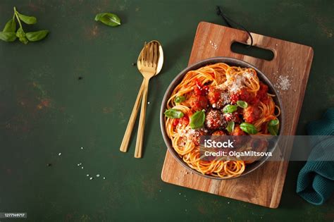 미트볼과 토마토 소스를 곁들인 스파게티 이탈리안 파스타 0명에 대한 스톡 사진 및 기타 이미지 0명 건강한 식생활 고기 Istock