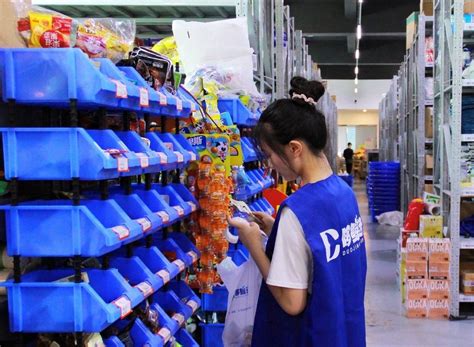 “前置仓”怎么“玩”？这家便利店转型即时零售一年半开出20余家门店邓擎宇线下模式