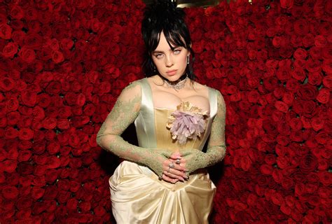 Billie Eilish Called Tone Deaf For Saying Men Arent Body Shamed Like