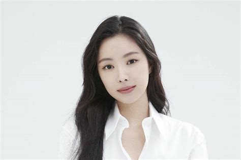 Apinks Son Naeun Officially Signs With Yg Entertainment As Actress Soompi