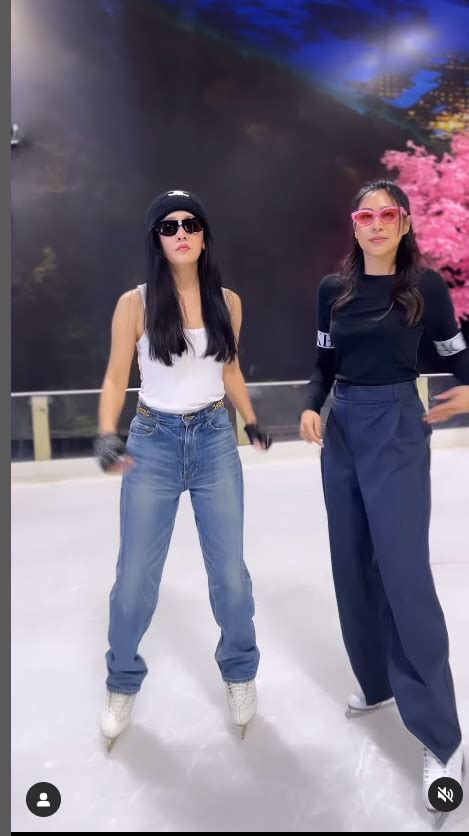 นุ่น วรนุช กับอีกด้าน เปรี้ยว ๆ แซ่บ ๆ เต้นบนลานไอซ์เกต ยกขาให้เพื่อนตบก้น ป้าบ ๆ