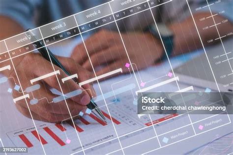 시간 및 프로젝트 관리 개념 펜과 종이 데이터를 사용하는 사업가 차트 작업 워크플로우 및 일정 분석 및 계획 개념에 대한 스톡 사진 및 기타 이미지 Istock