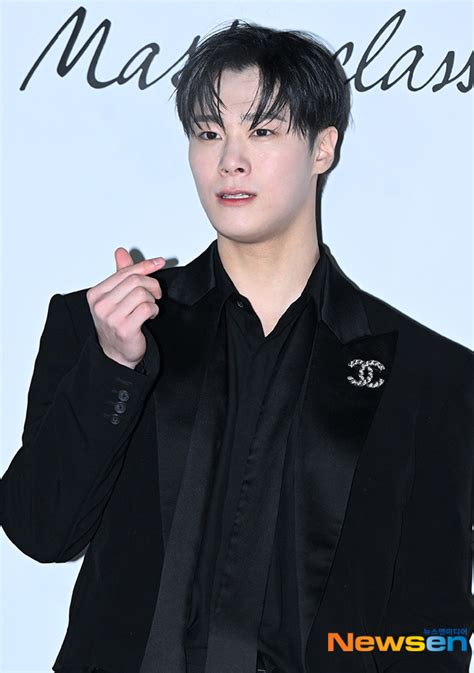 아스트로 문빈 부드러운 하트 [포토엔hd] 손에 잡히는 뉴스 눈에 보이는 뉴스 뉴스엔