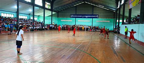 ကျွန်းစုမြို့တွင် အခြေခံပညာကျောင်းပေါင်းစုံ အမျိုးသမီးဂိုးလတ်ဘောလုံးပ