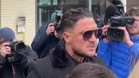 Reality Tv Star Stephen Bear Takes Selfie And Sings Before Being Jailed